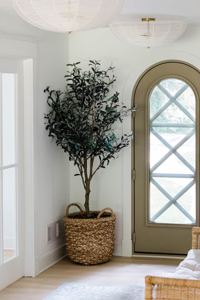 7 Easy Entryway Decorating Ideas to Implement Today - Neutral Home Design